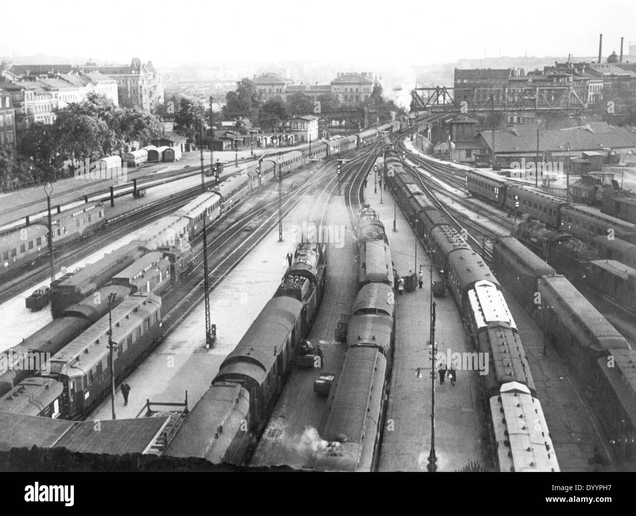 The Anhalter train station, 1934 Stock Photo - Alamy
