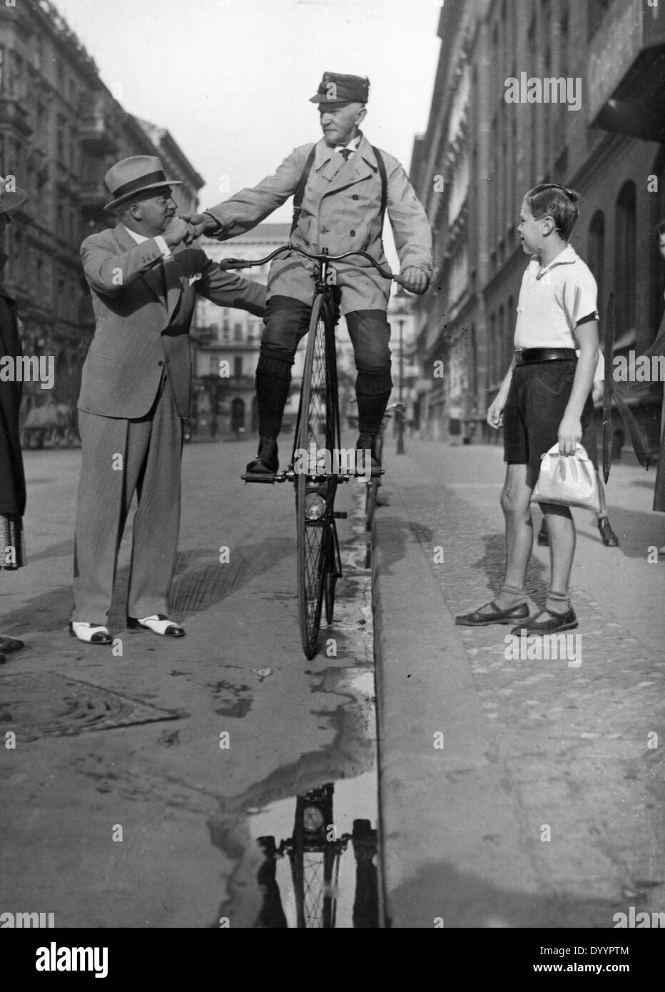 Berlin germany man in Black and White Stock Photos & Images - Alamy