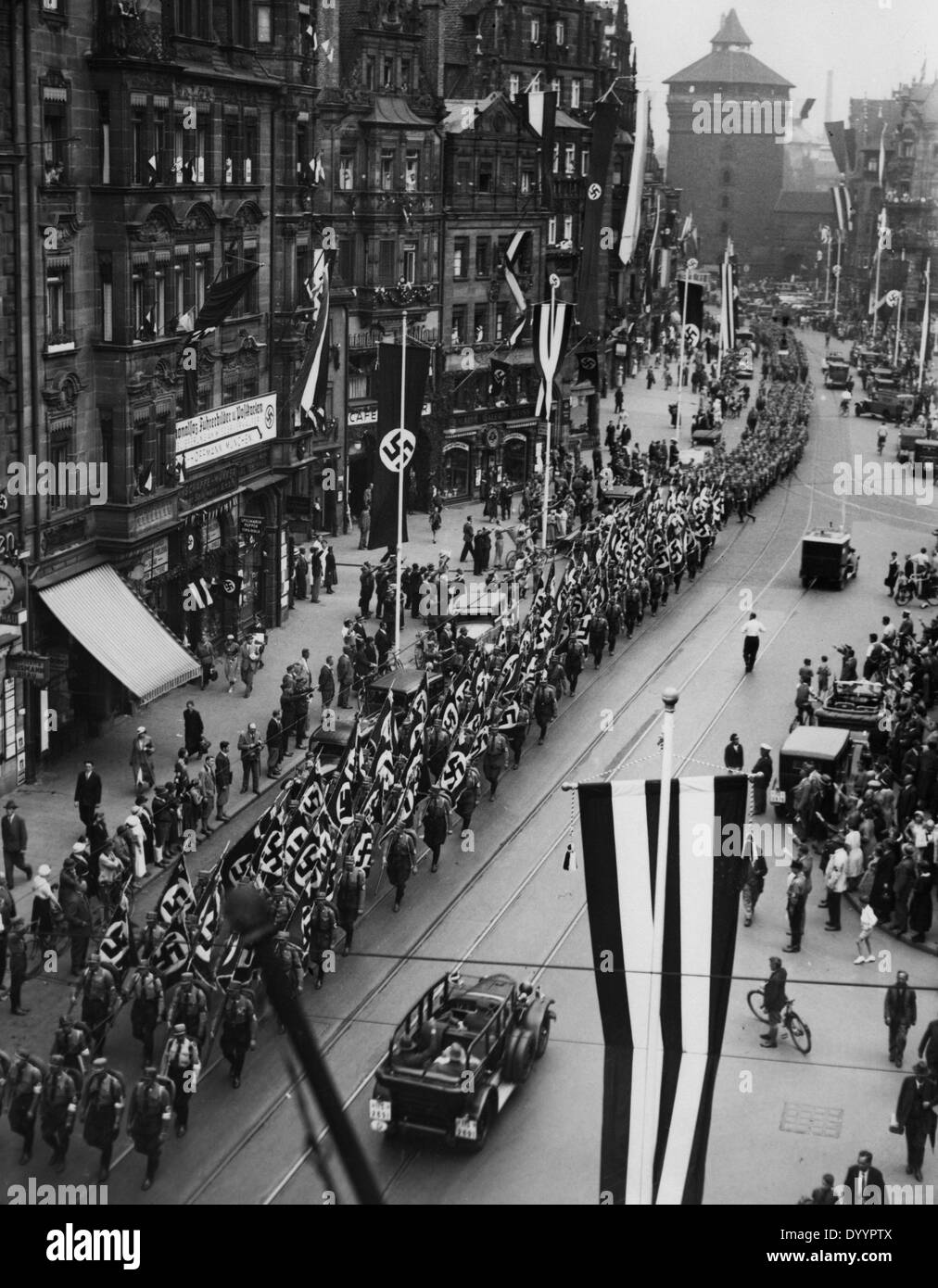 Sturmabteilung sa troops marching with nazi swastika flags hi-res stock ...