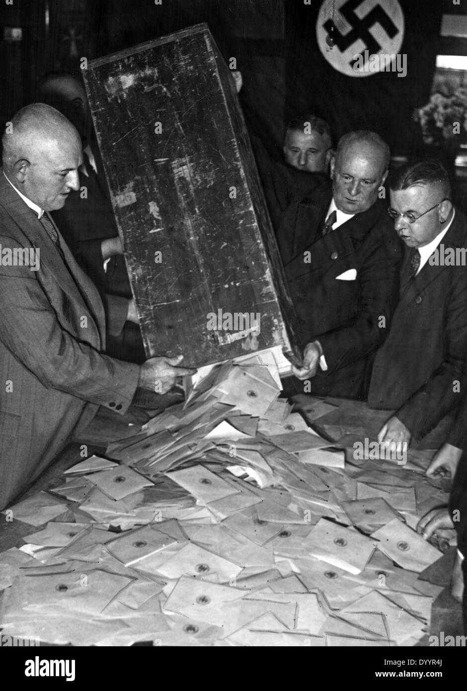 Ballot in germany hi-res stock photography and images - Alamy