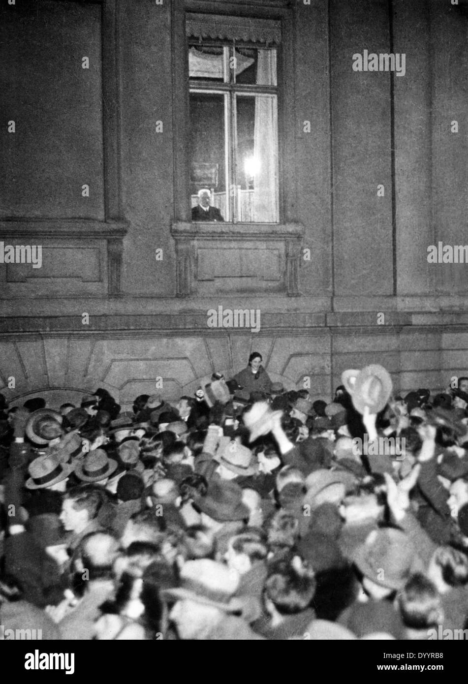 Hindenburg at the window of the Reich Chancellery, 1933 Stock Photo - Alamy