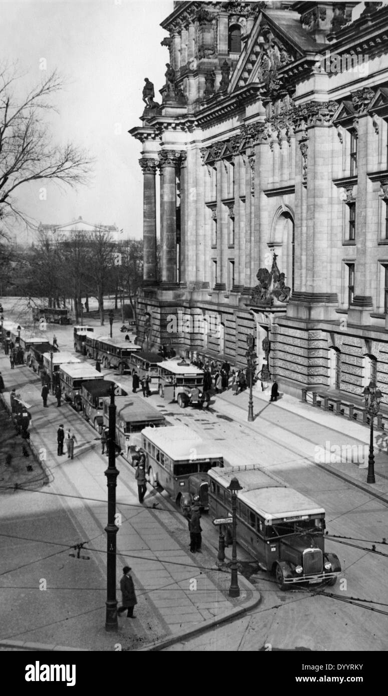 Departure of the Reichstag deputies to the festivities of the Day of ...