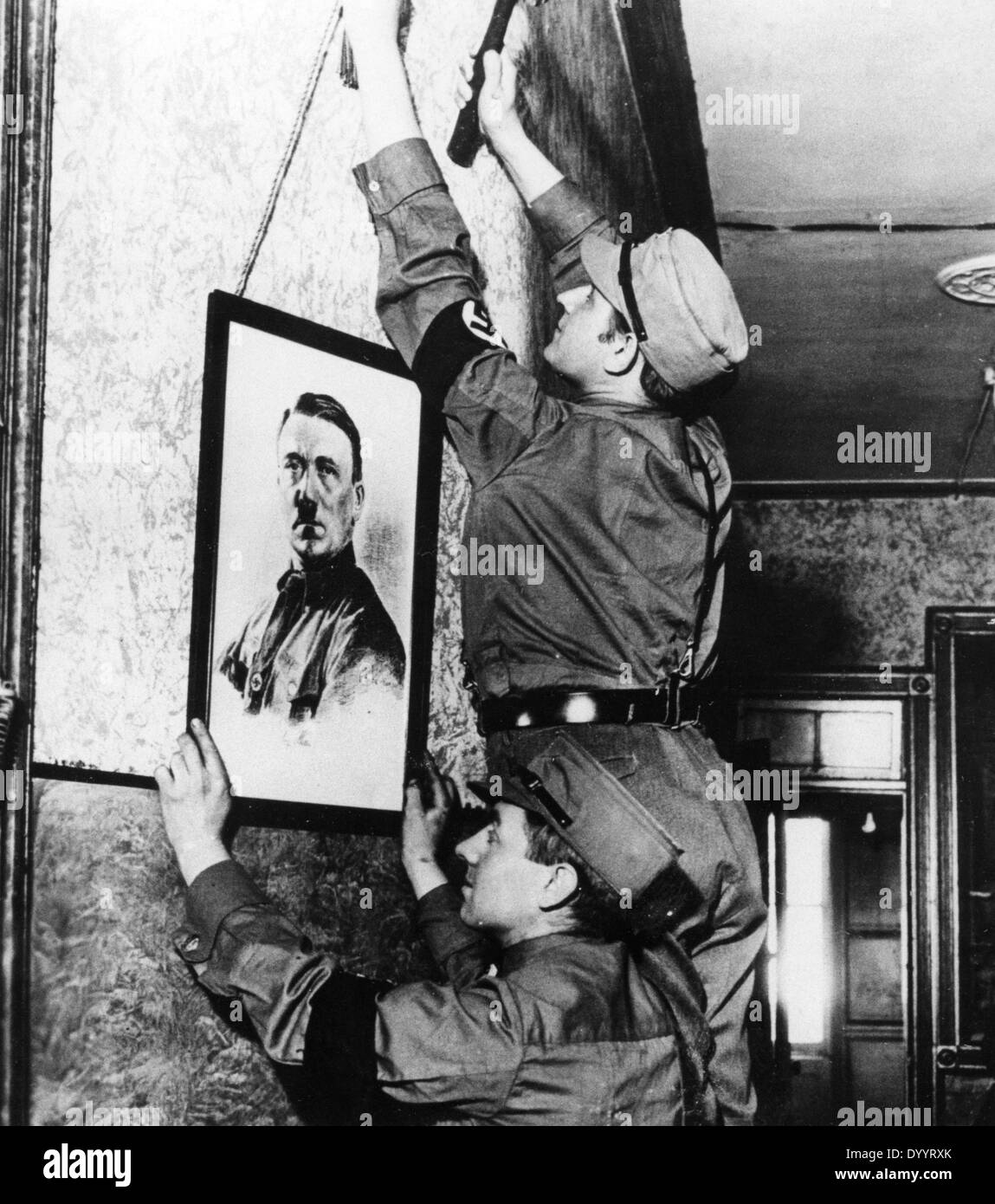 Sa men attach a hitler portrait in a sa tavern Black and White Stock ...