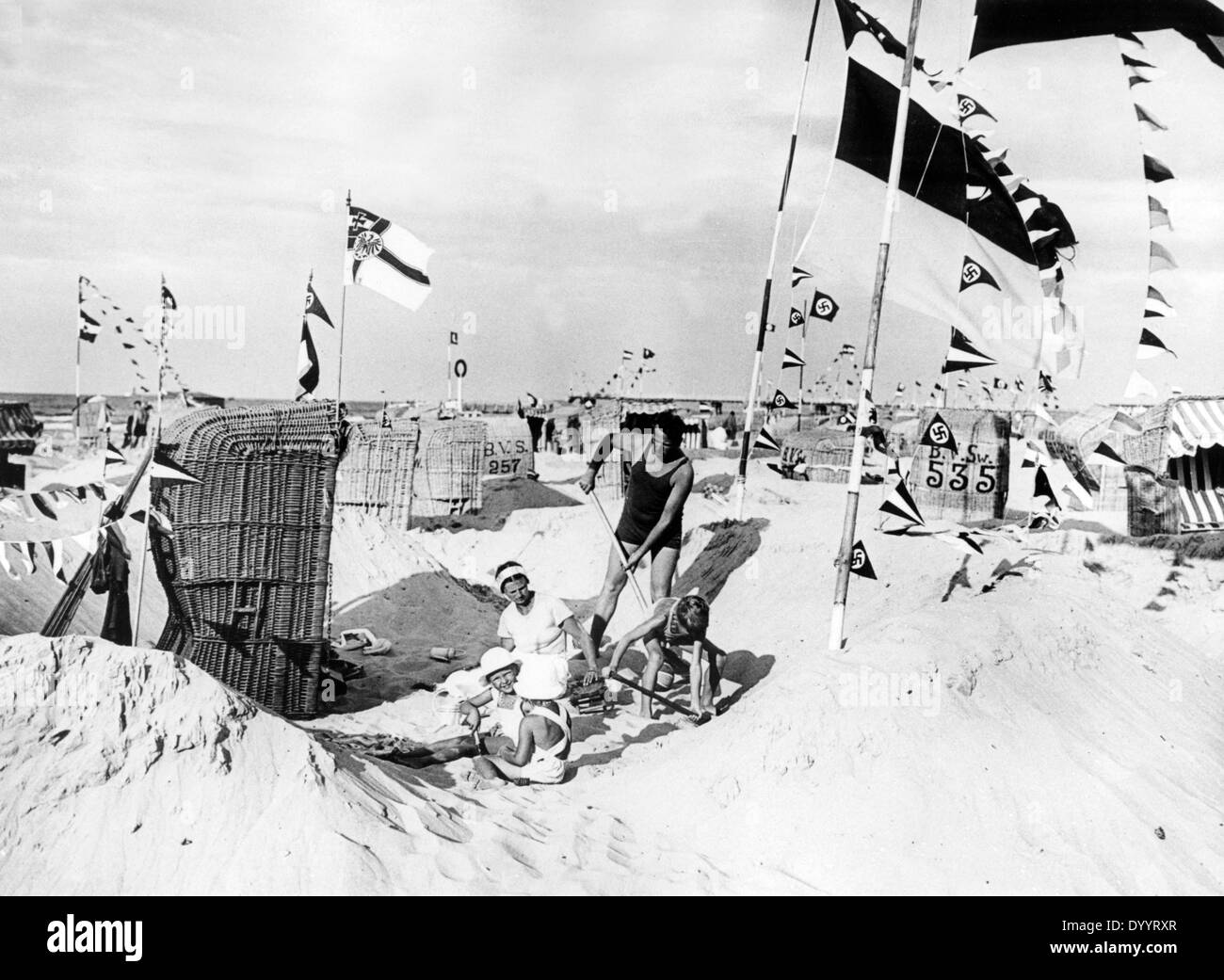 Nazi swastika banners hi-res stock photography and images - Alamy