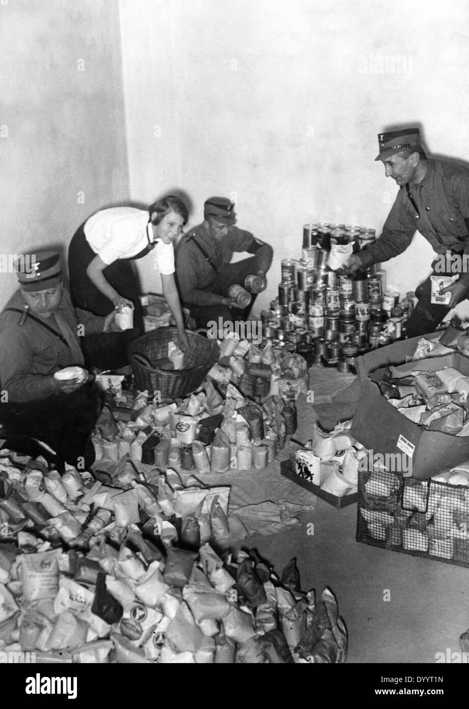 Aid collecting point hi-res stock photography and images - Alamy