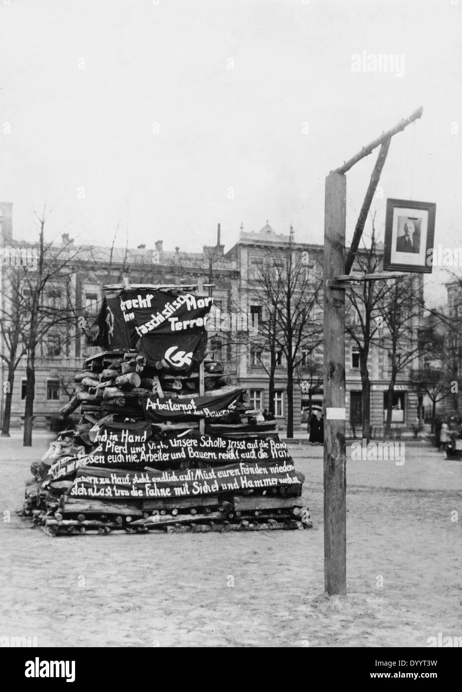 Hanging gallows hi-res stock photography and images - Alamy