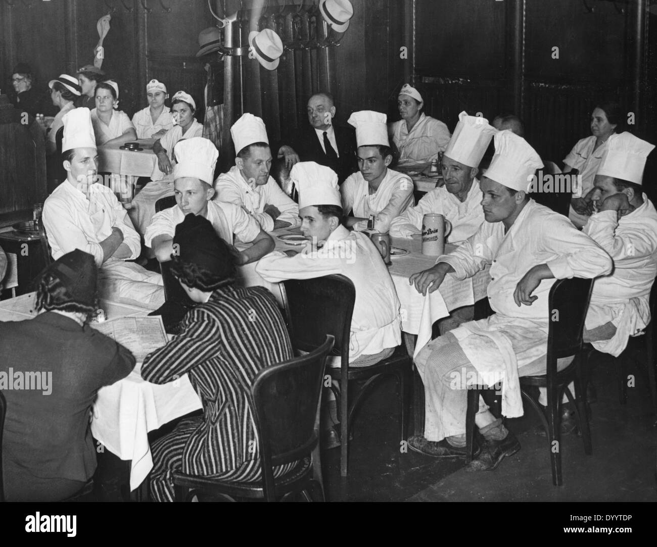 Labour 1945 Black and White Stock Photos & Images - Alamy