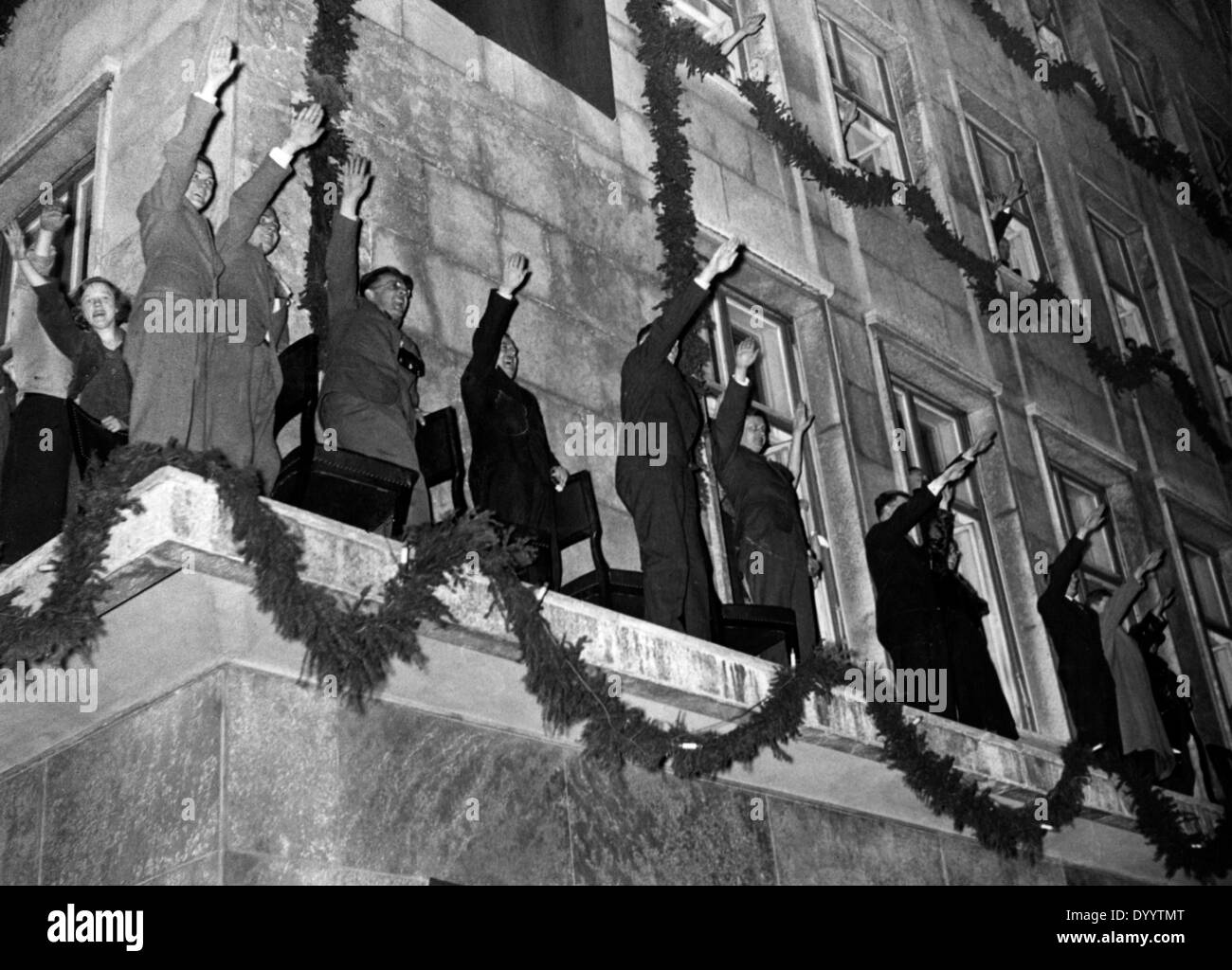 Heil hitler salute hi-res stock photography and images - Alamy