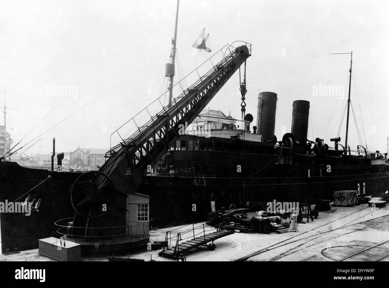 Mine warfare ship hi-res stock photography and images - Alamy