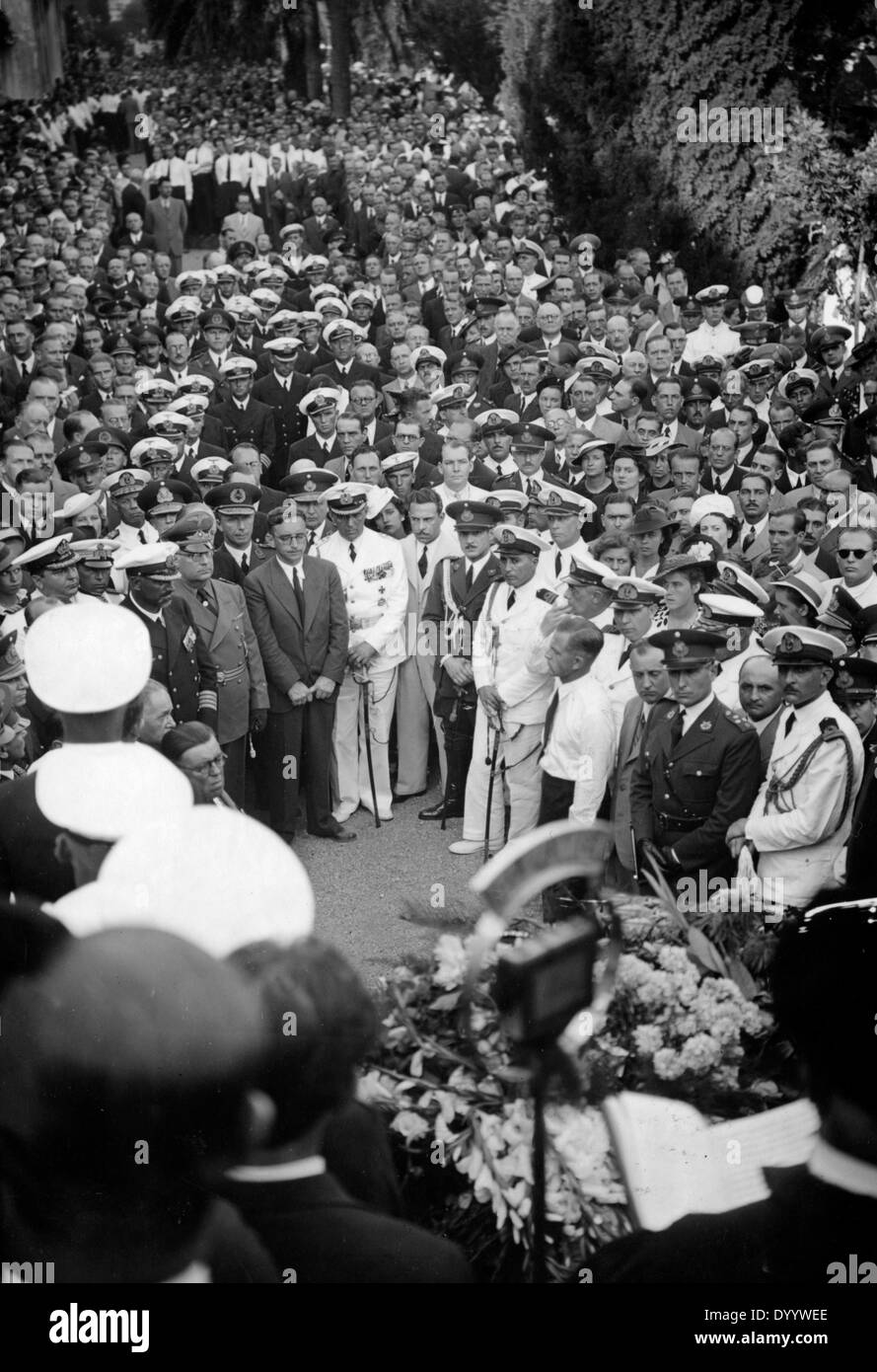 Captain Hans Langsdorff's funeral, 1939 Stock Photo - Alamy