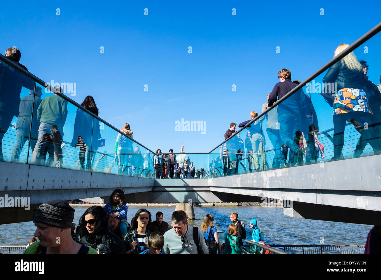 People Walking London Bridge Stock Photos & People Walking London ...