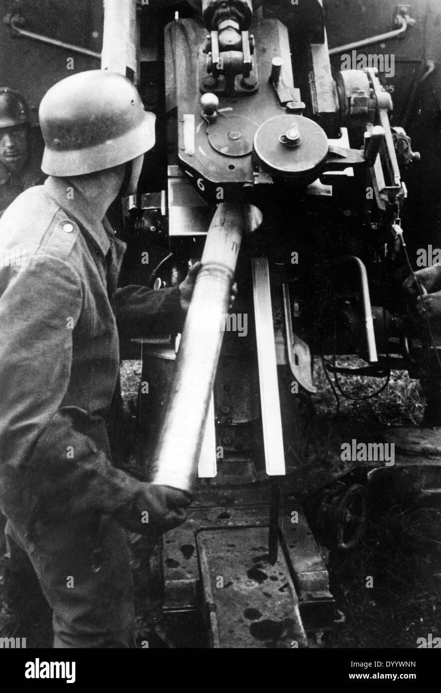 German anti-aircraft gun on the Eastern Front, 1941 Stock Photo - Alamy