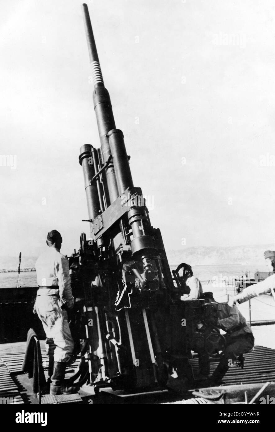 Anti aircraft gun hi-res stock photography and images - Alamy