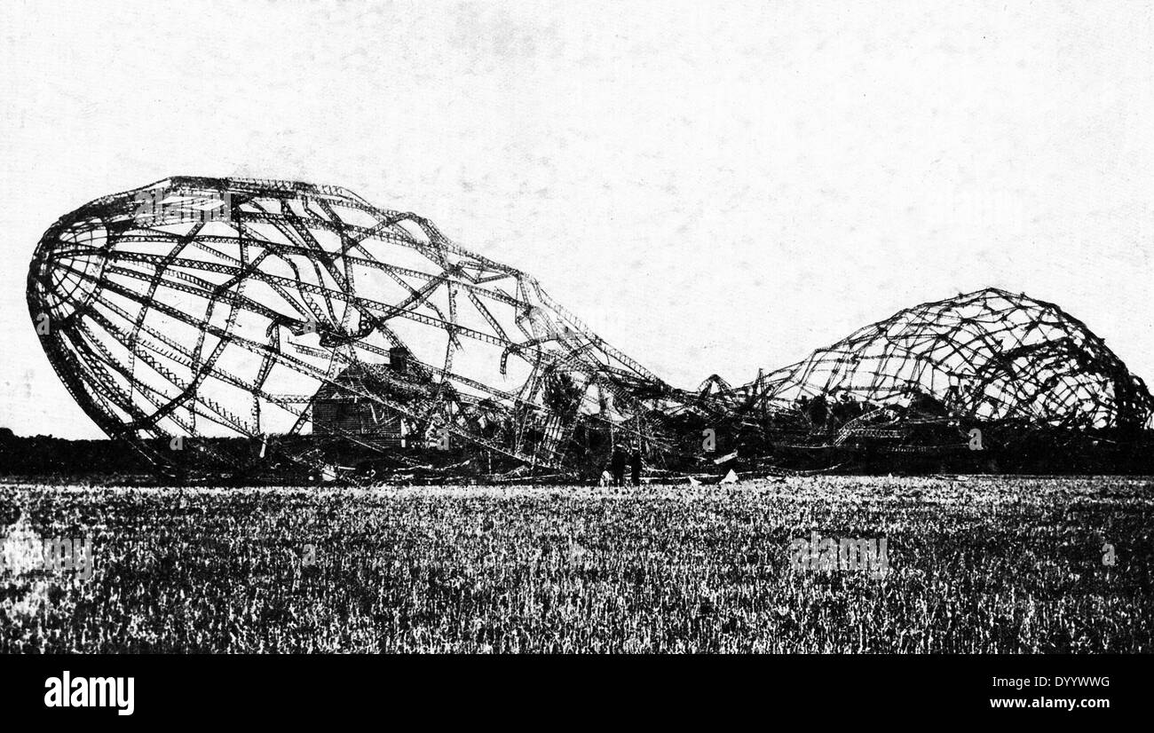 Zeppelin 1916 hi-res stock photography and images - Alamy