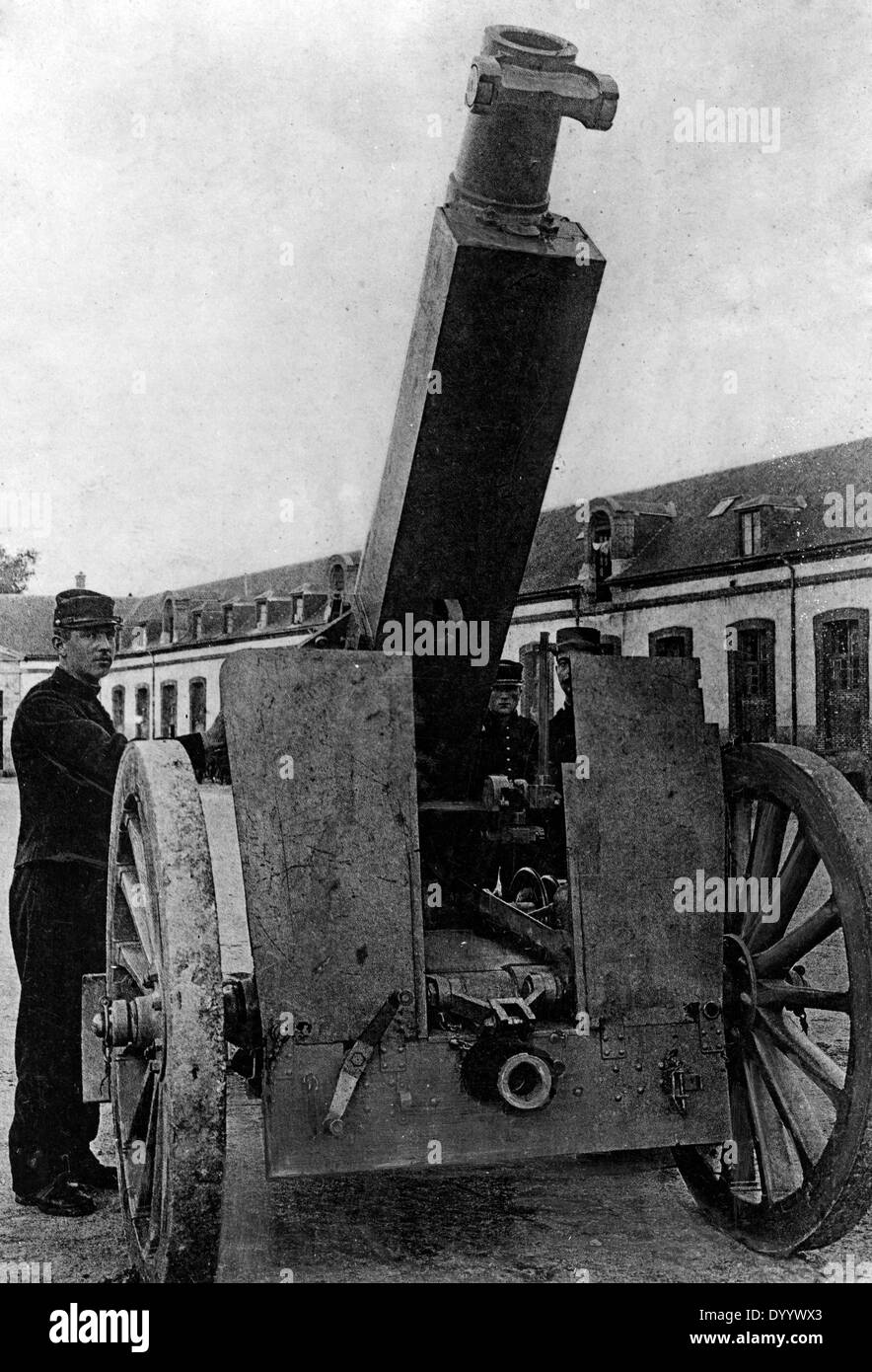 Wwi artillery fire Black and White Stock Photos & Images - Alamy
