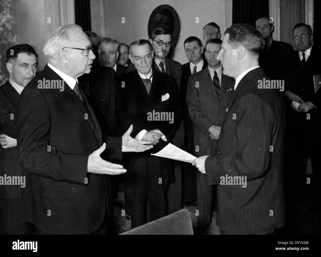 Mass shooting dead bodies hi-res stock photography and images - Alamy