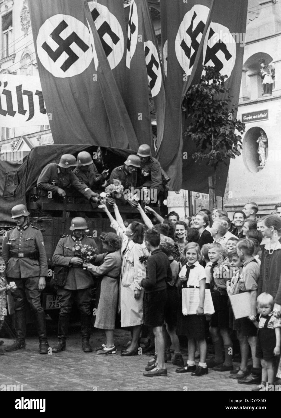 Local woman child in Black and White Stock Photos & Images - Alamy
