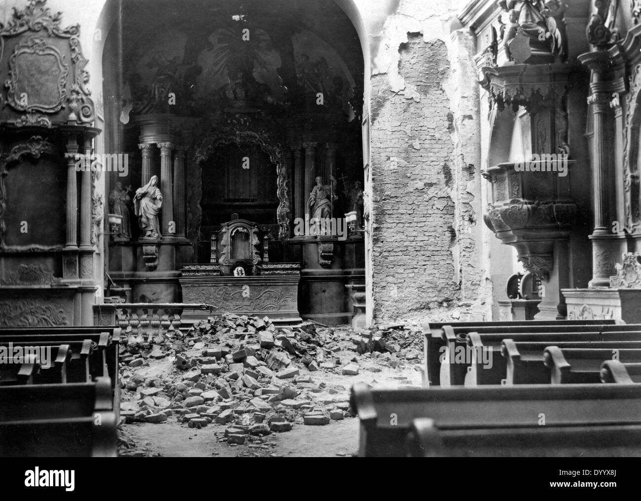 Destroyed church altar hi-res stock photography and images - Alamy