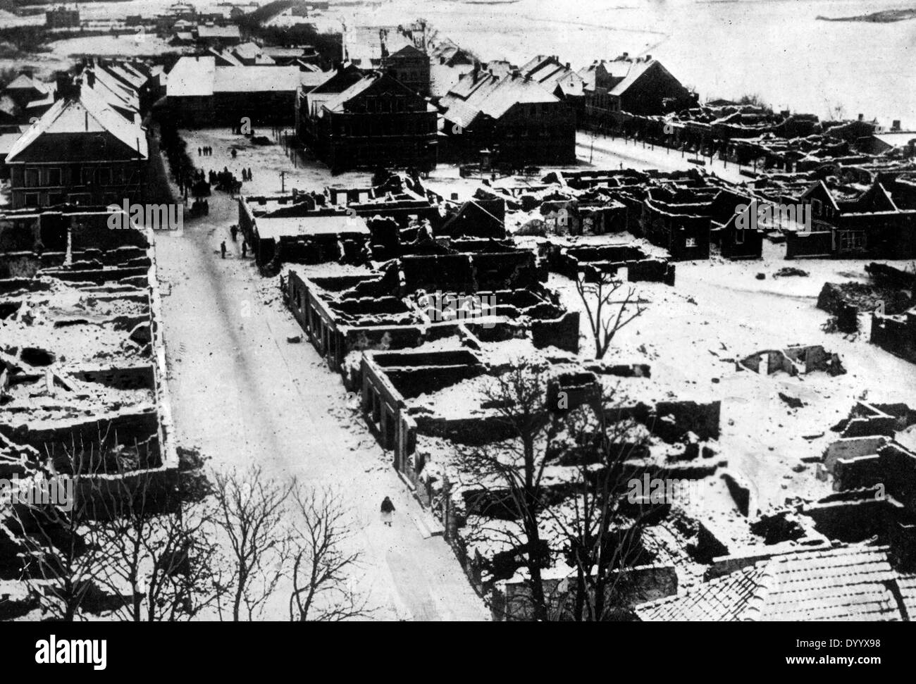 Destroyed war winter Black and White Stock Photos & Images - Alamy