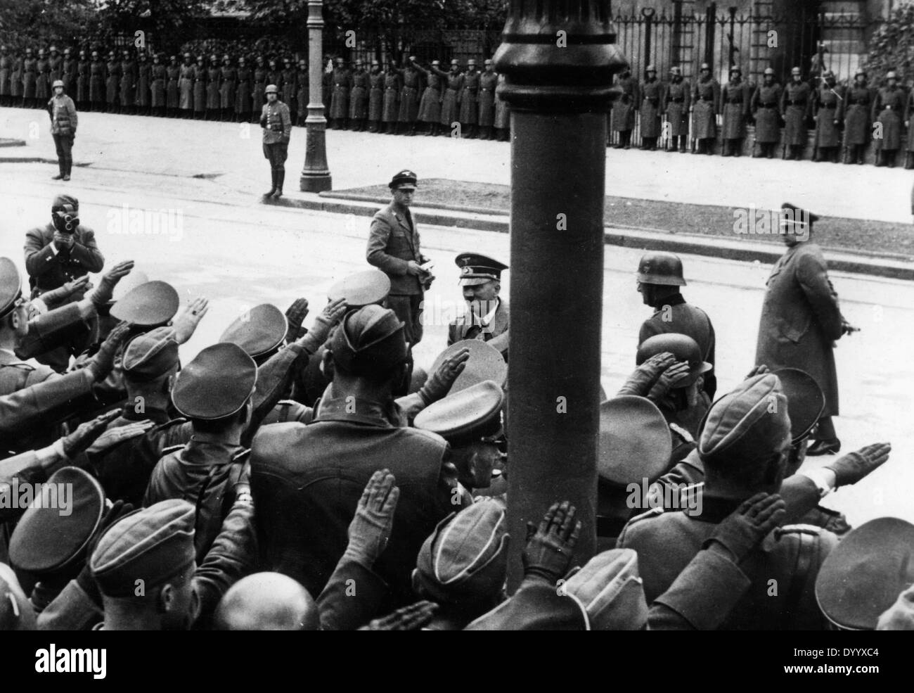 Adolf hitler salute 1939 hi-res stock photography and images - Alamy