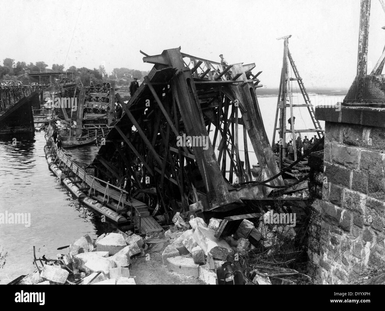Wwi 1915 bridge hi-res stock photography and images - Alamy