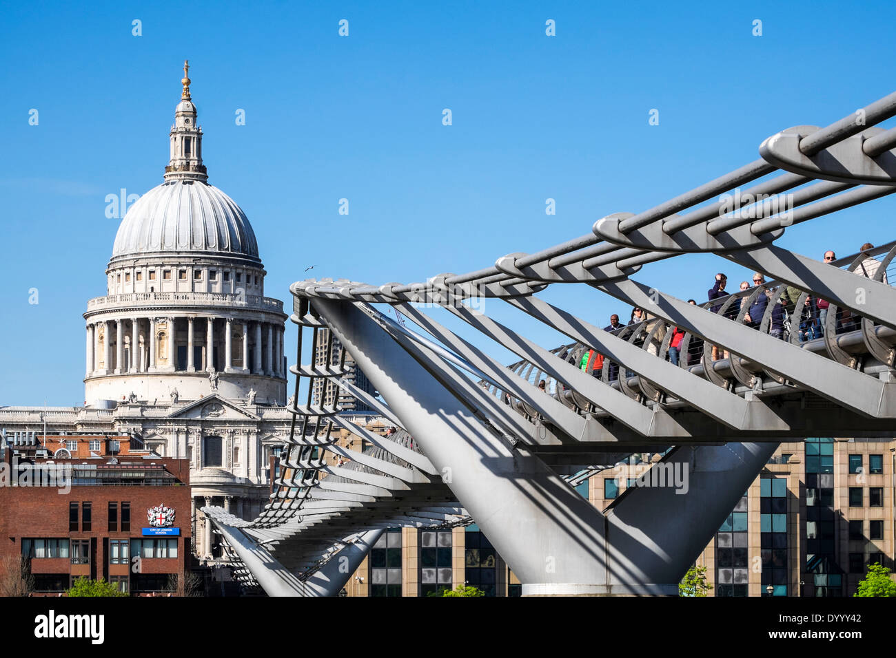 London pedestrian bridge hi-res stock photography and images - Alamy