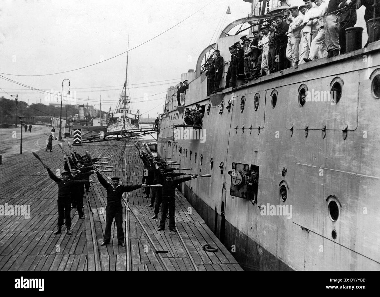 Crew members of ship hi-res stock photography and images - Alamy