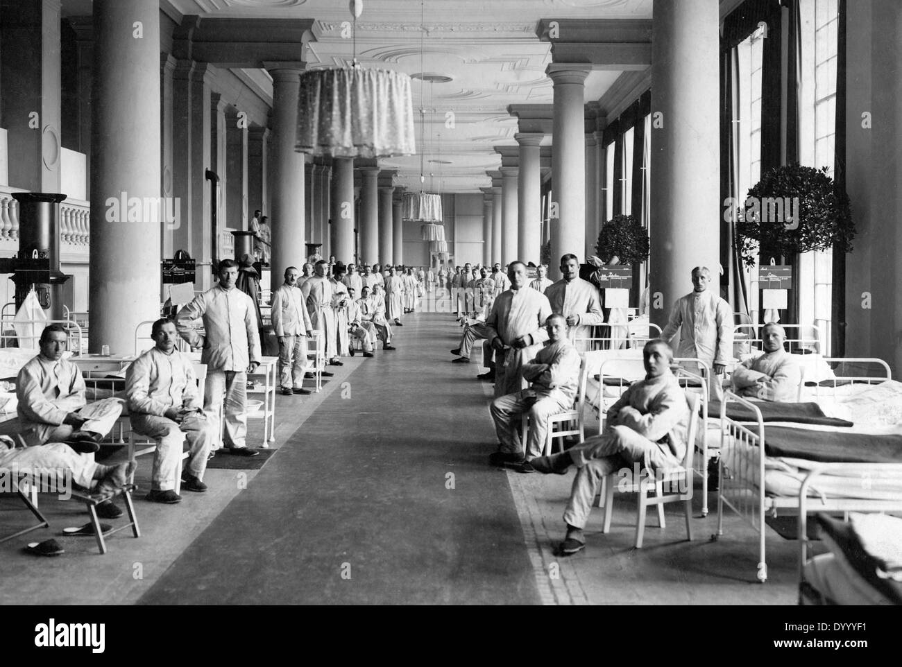 Wounded German soldiers in a military hospital, Potsdam 1914 Stock ...