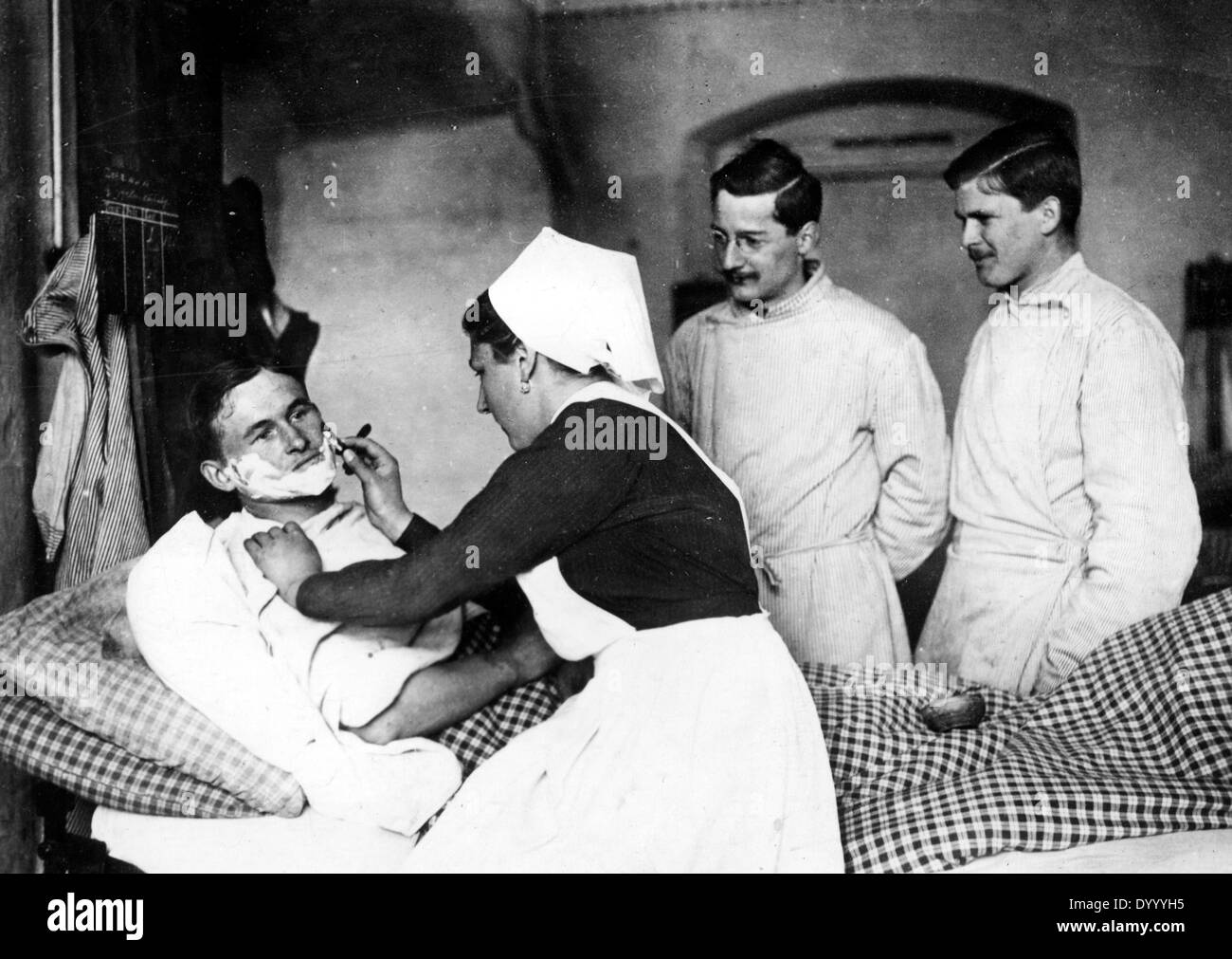 Nurse and soldiers Black and White Stock Photos & Images - Alamy