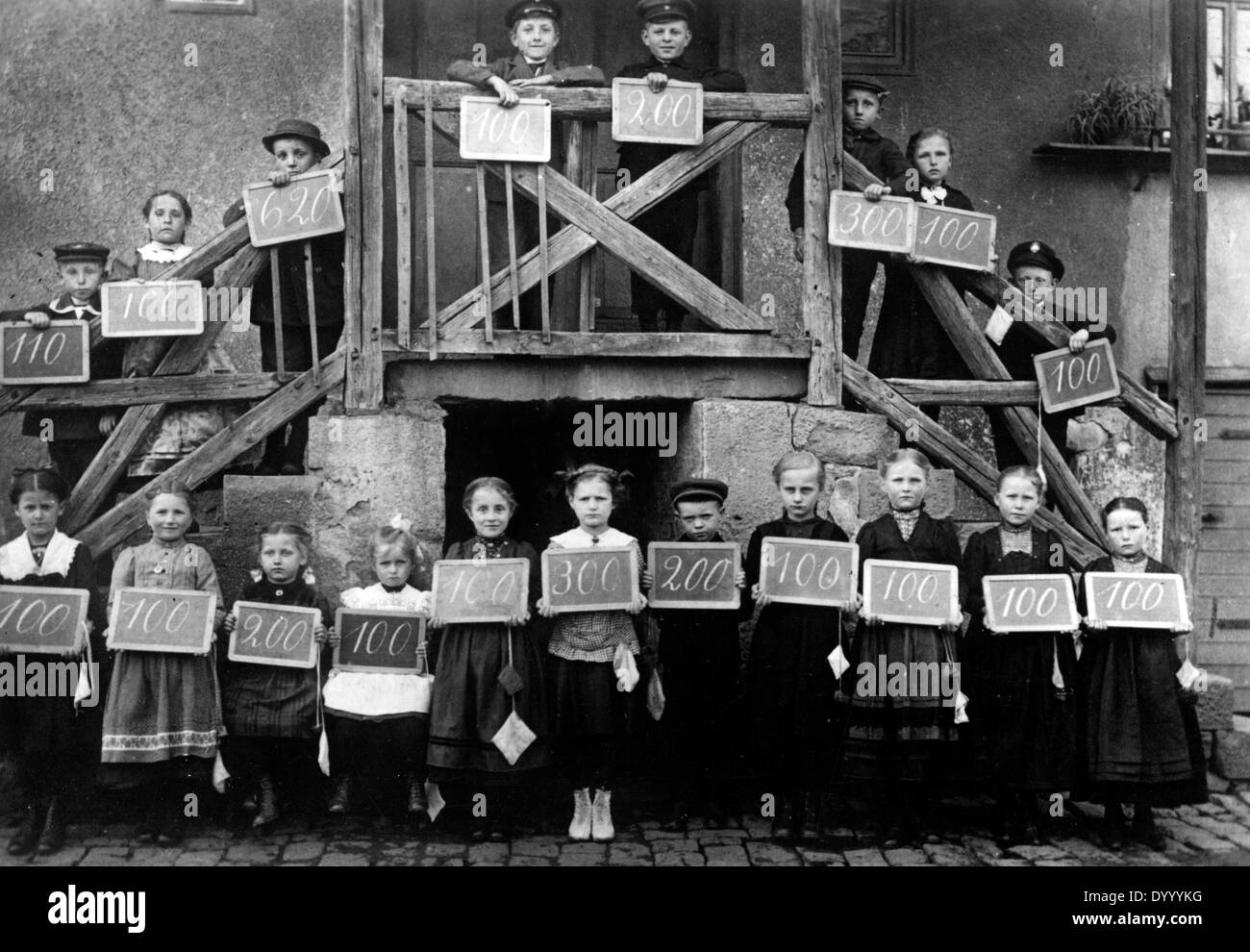 Class of 1918 hi-res stock photography and images - Alamy