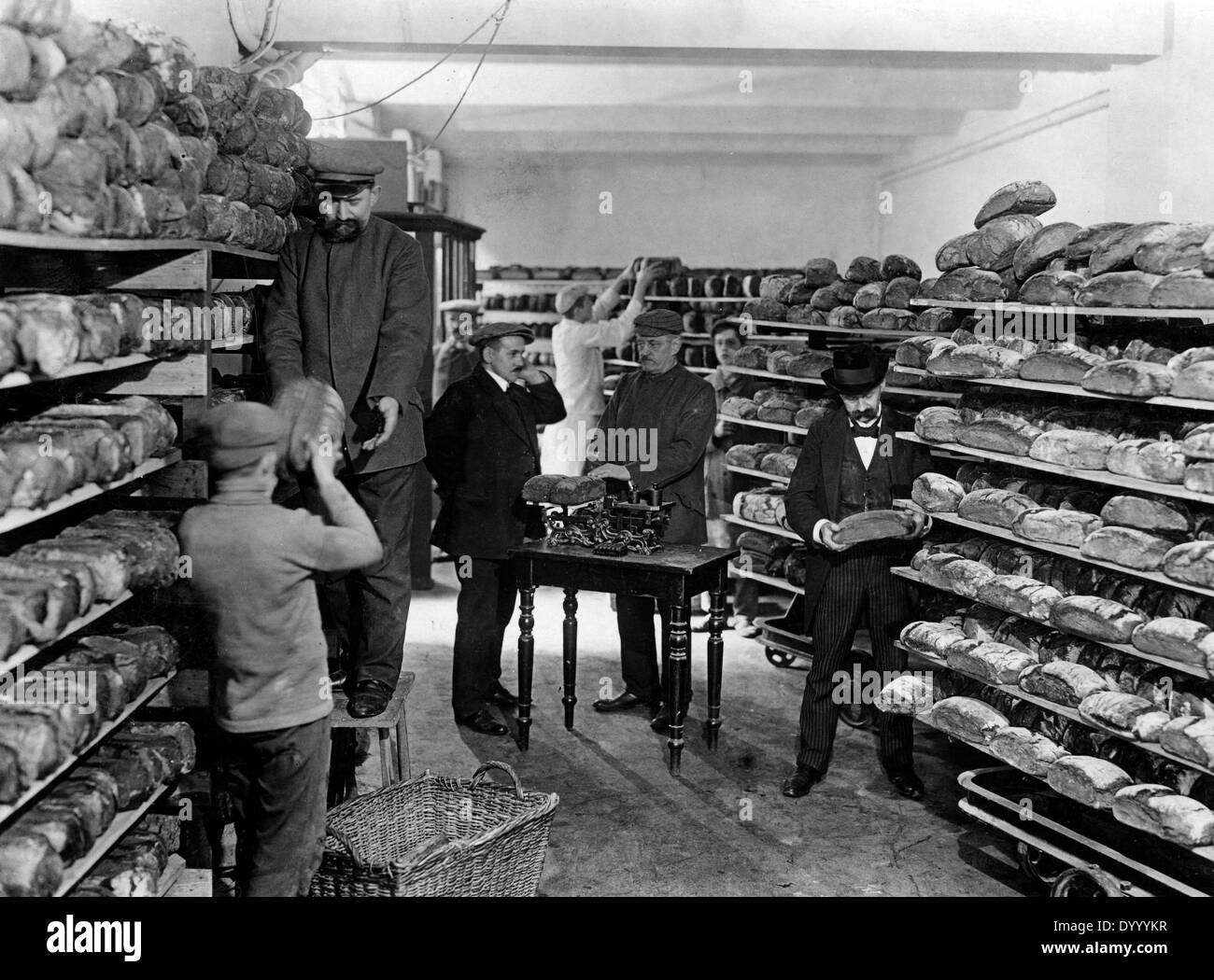 Army bread hi-res stock photography and images - Alamy