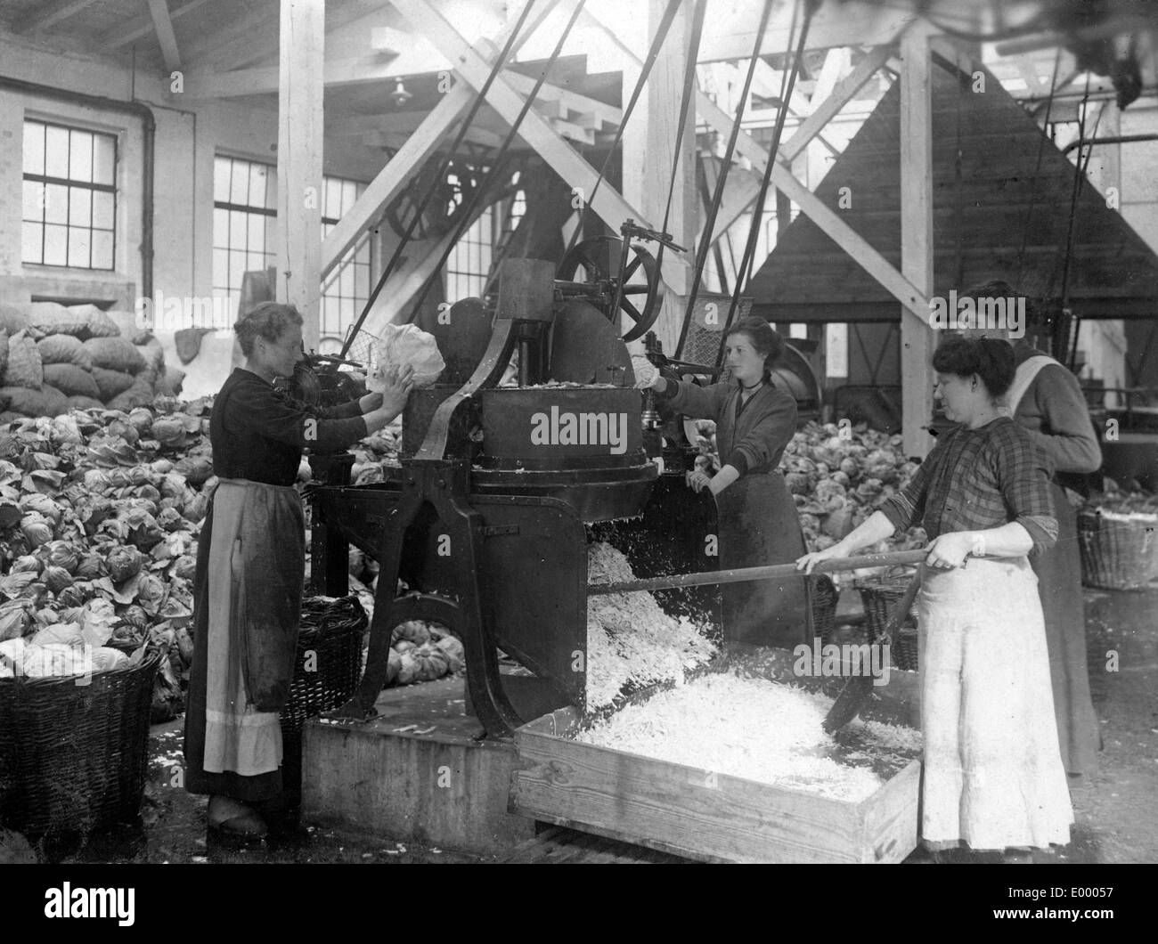 Woman german war factory hi-res stock photography and images - Alamy