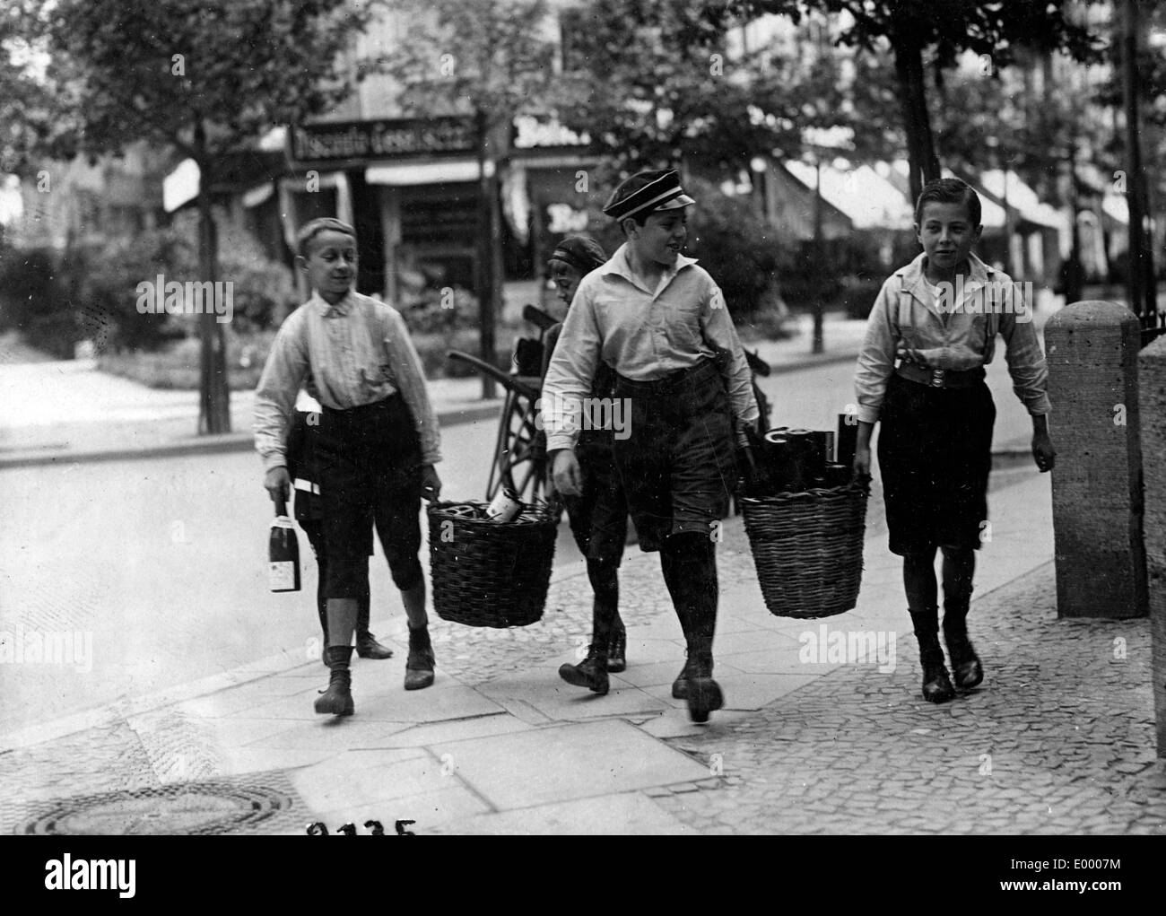 Bottle collectors, 1916 Stock Photo - Alamy