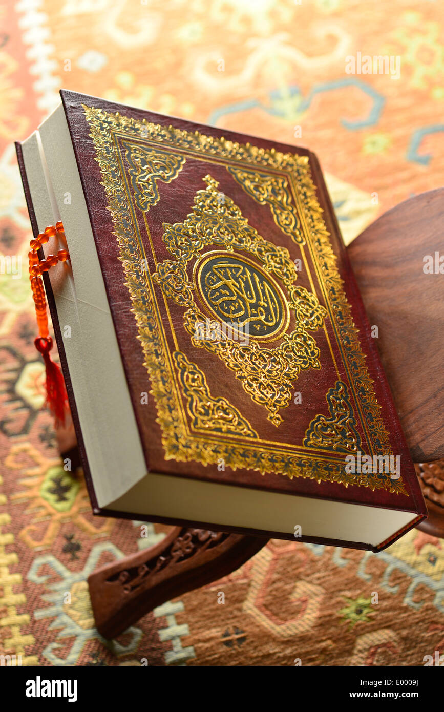 Close up of Holy Quran with Islamic prayer beads Stock Photo - Alamy