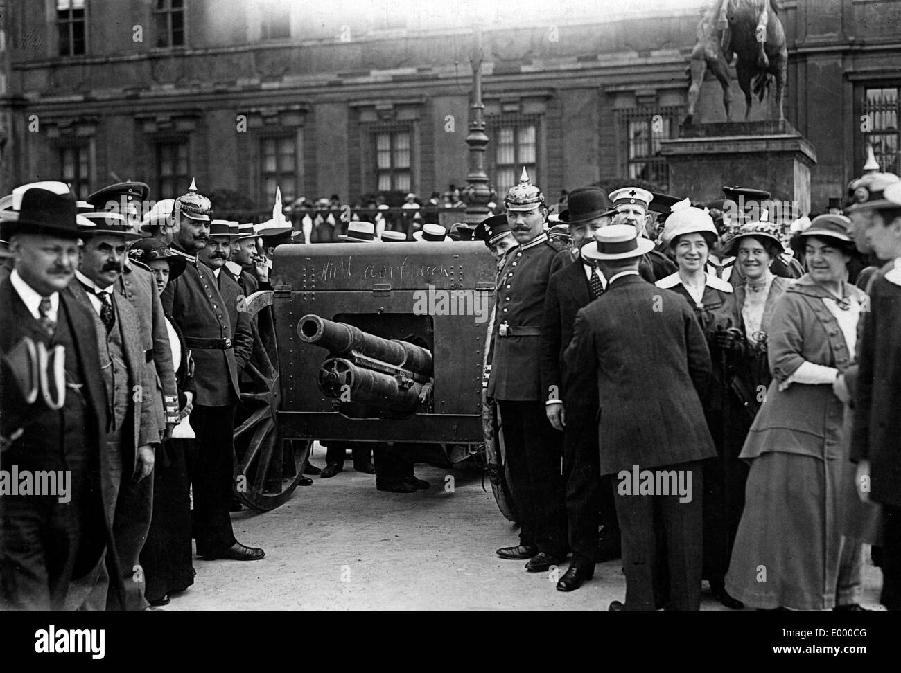 War exhibition 1918 Black and White Stock Photos & Images - Alamy