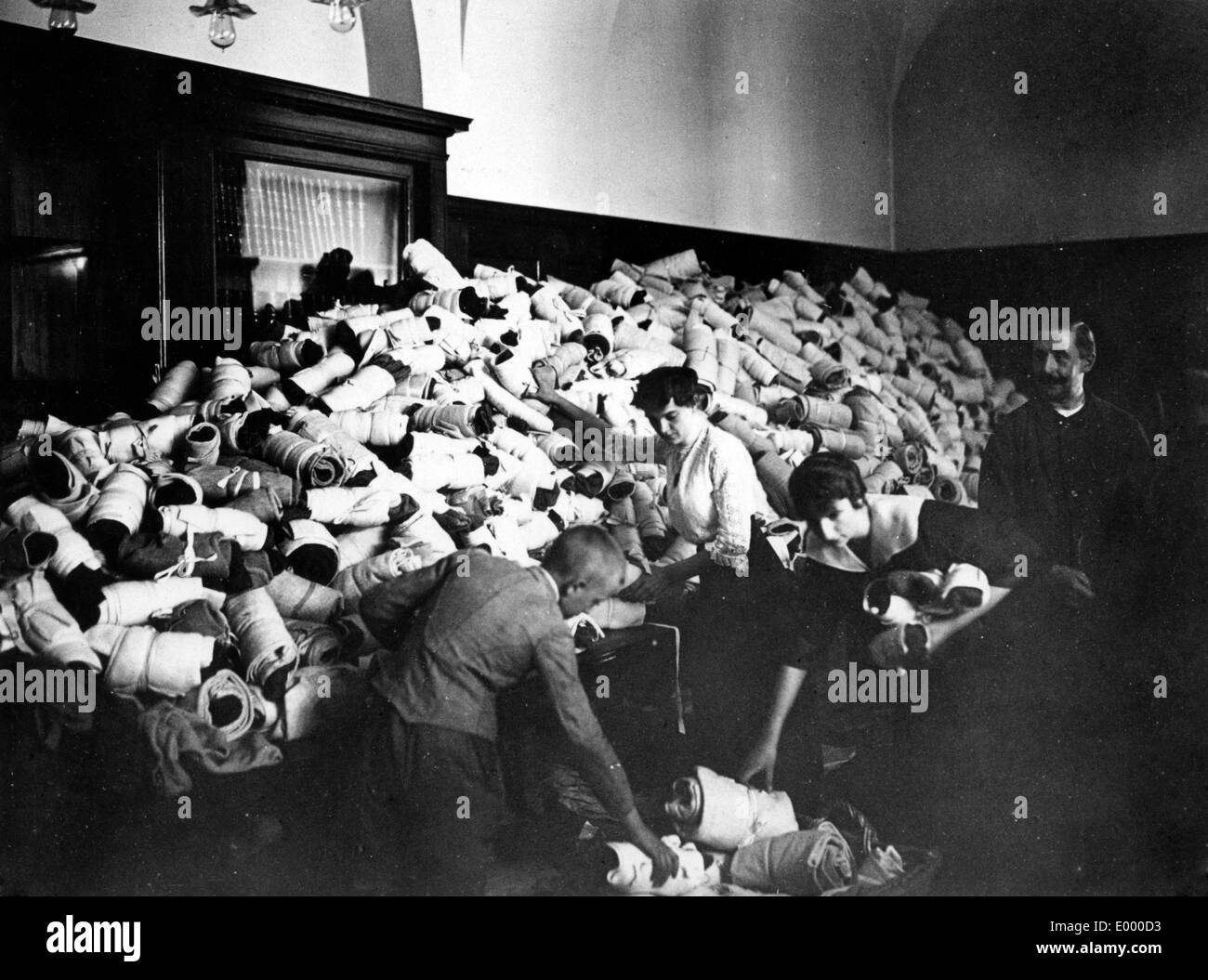 Whool collection in Berlin, 1917 Stock Photo - Alamy