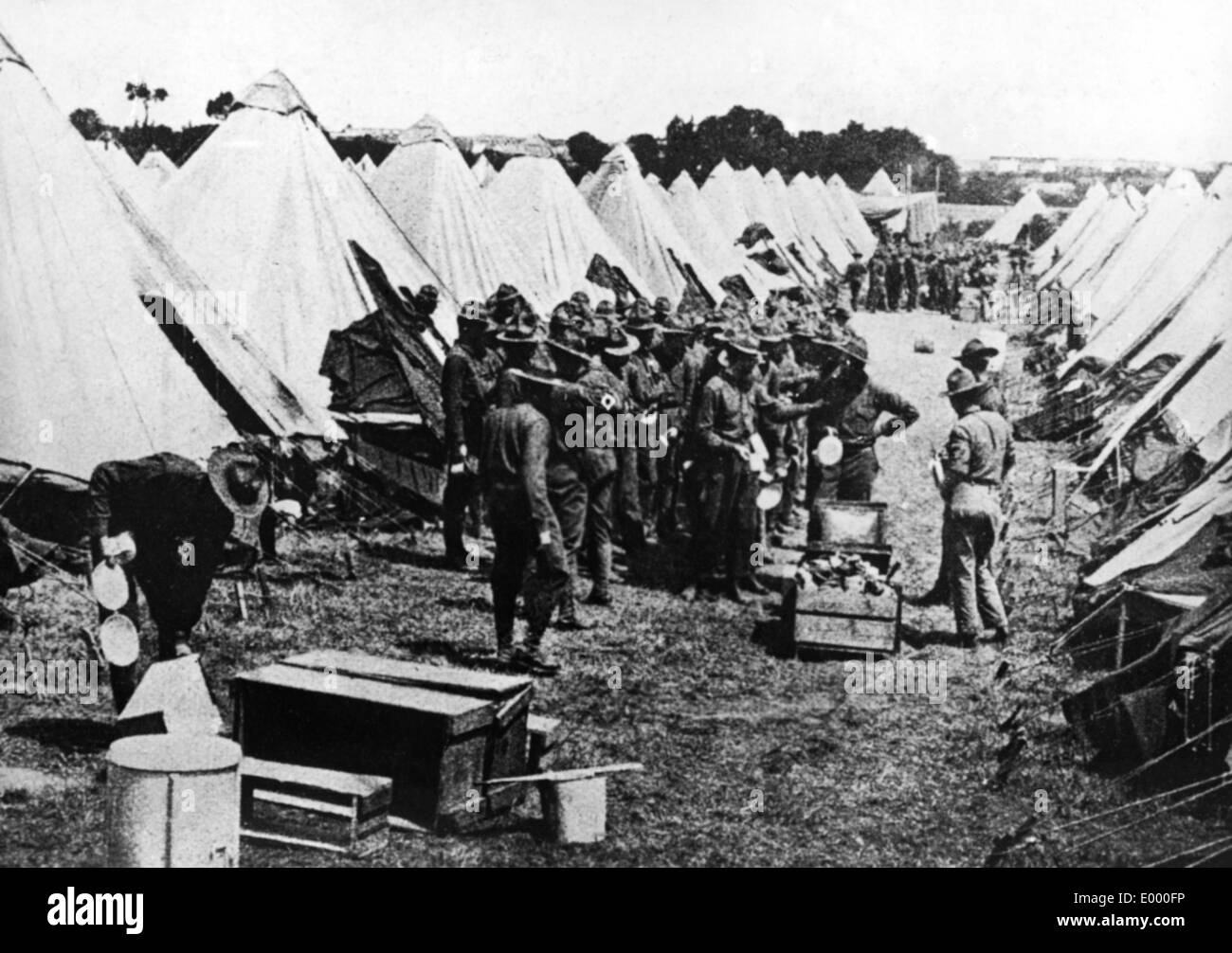American soldiers in tents hi-res stock photography and images - Alamy