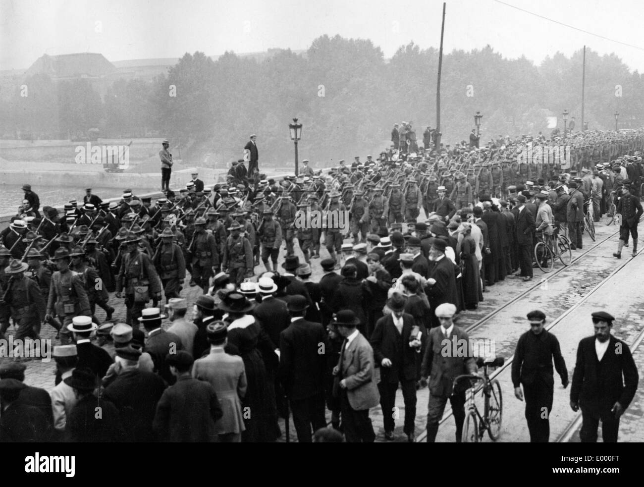 Arrival of American troops at Paris, 1917 Stock Photo - Alamy Arrival of American troops at Paris, 1917 Stock Photo - Alamy