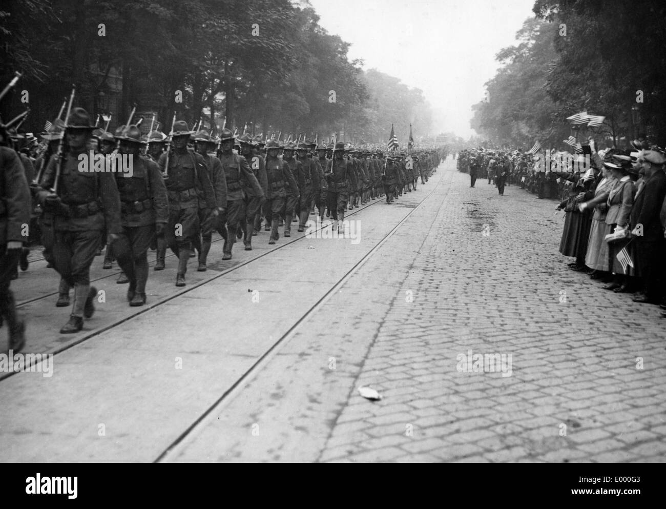 Arrival of american troops hi-res stock photography and images - Alamy Arrival of american troops hi-res stock photography and images - Alamy