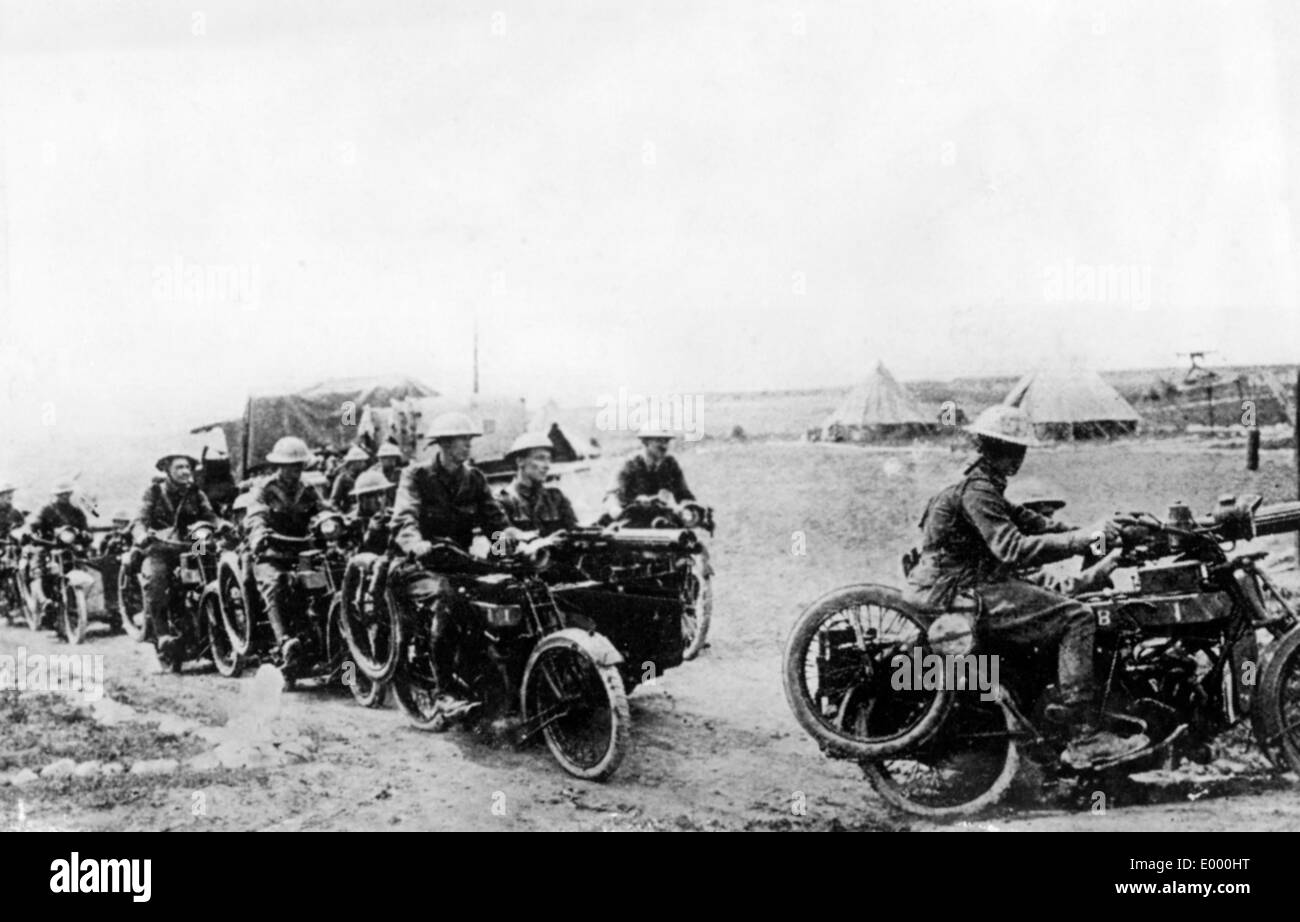 English motorbike machine gun crew, 1916 Stock Photo - Alamy