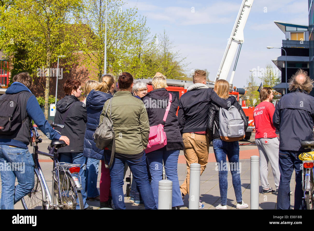 Watching people work hi-res stock photography and images - Alamy