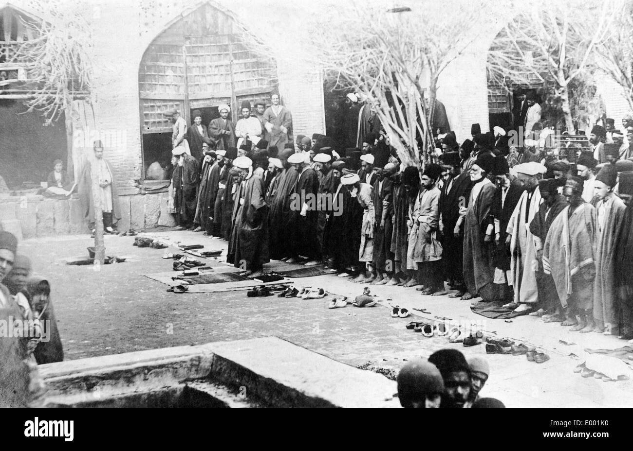 Muslims world Black and White Stock Photos & Images - Alamy