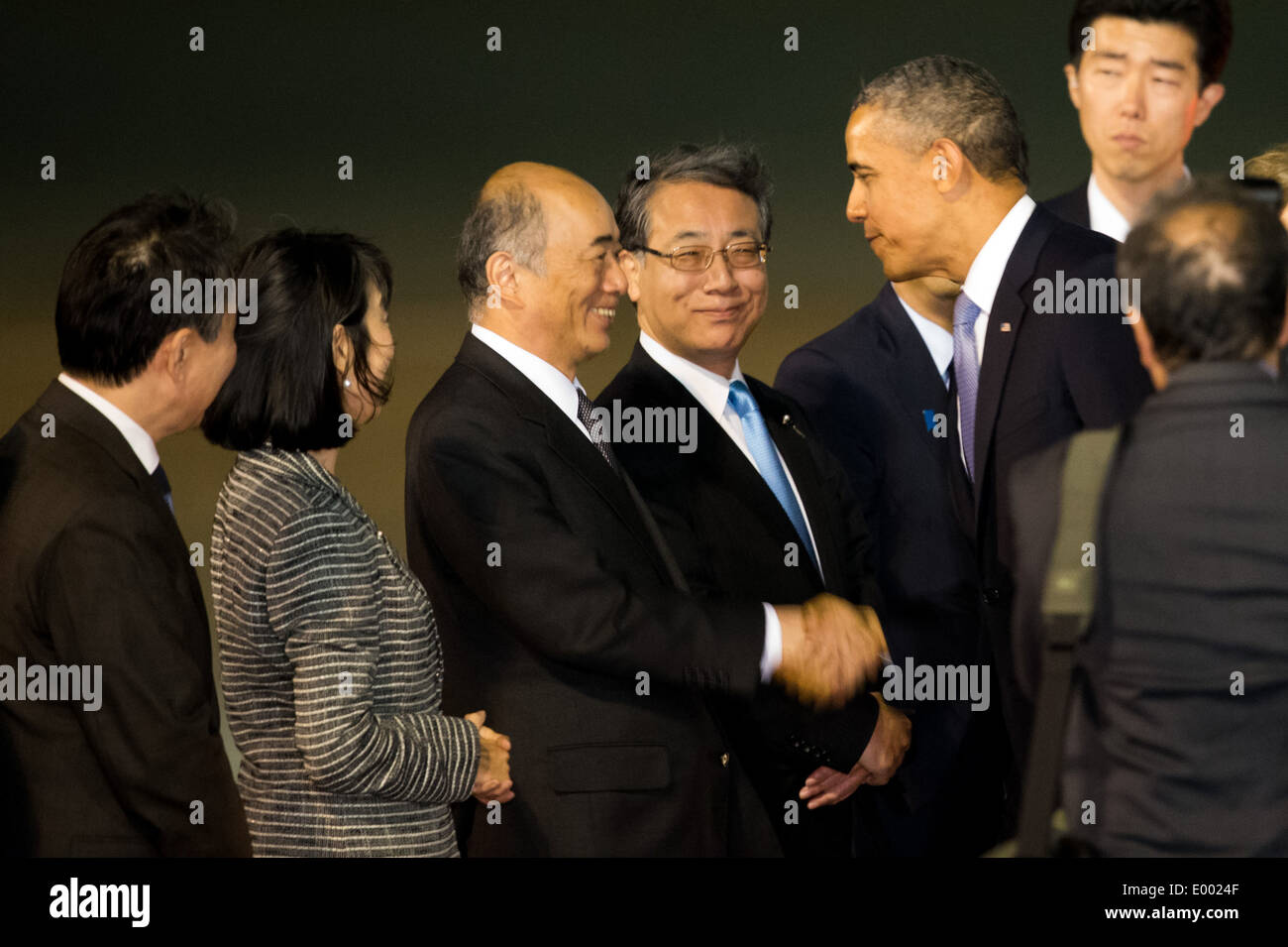 President Obama is Greeted by Japanese Officials Upon Arrival in Tokyo ...