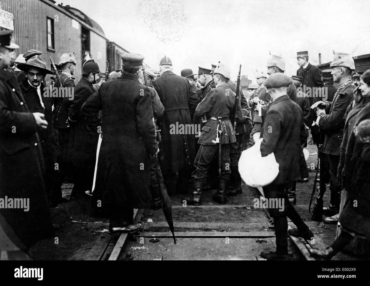 Citizens army Black and White Stock Photos & Images - Alamy