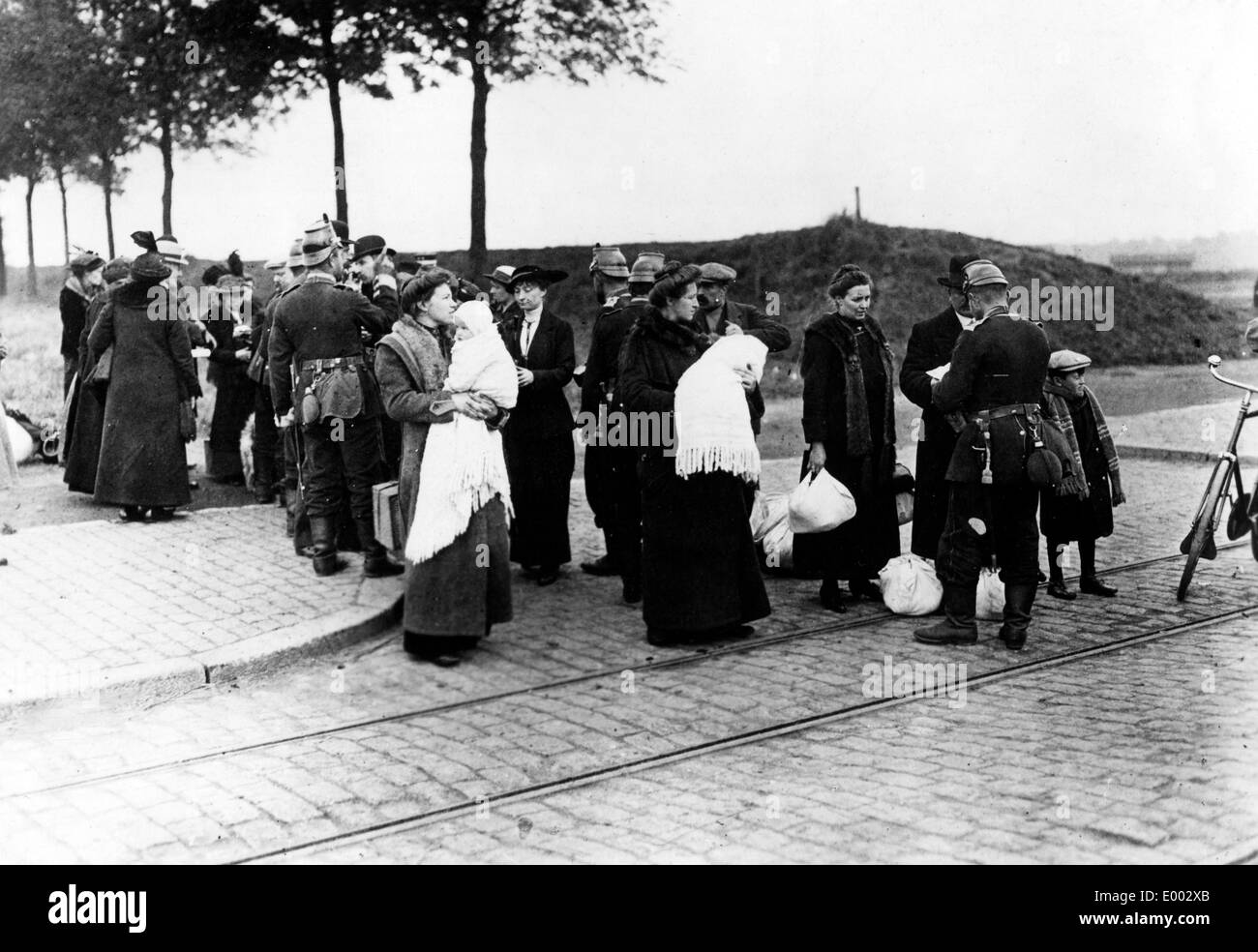 Return of the Antwerp population, 1914 Stock Photo - Alamy