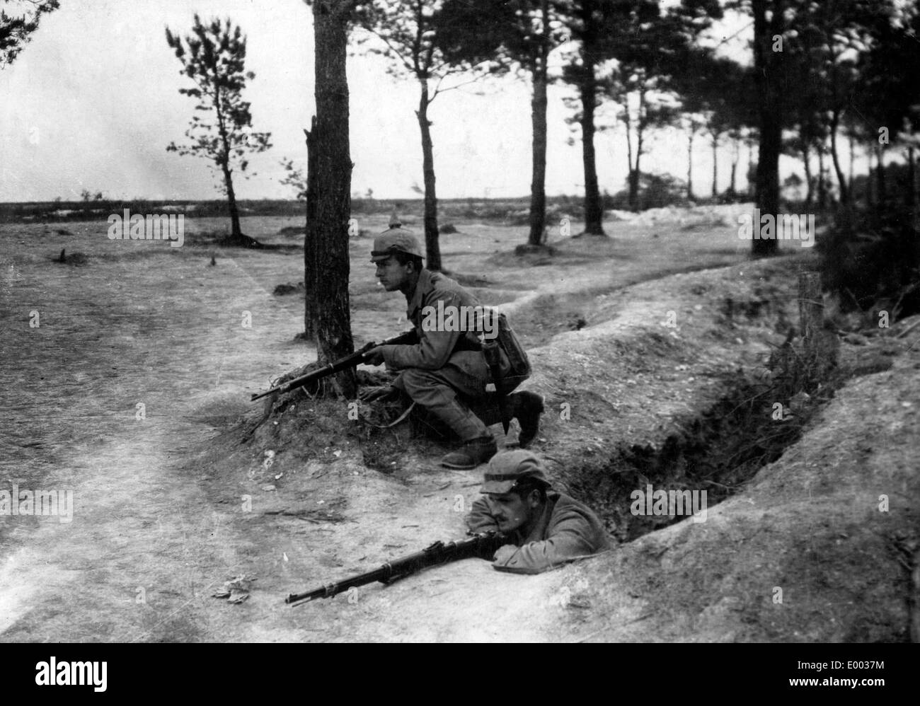 Static guards hi-res stock photography and images - Alamy