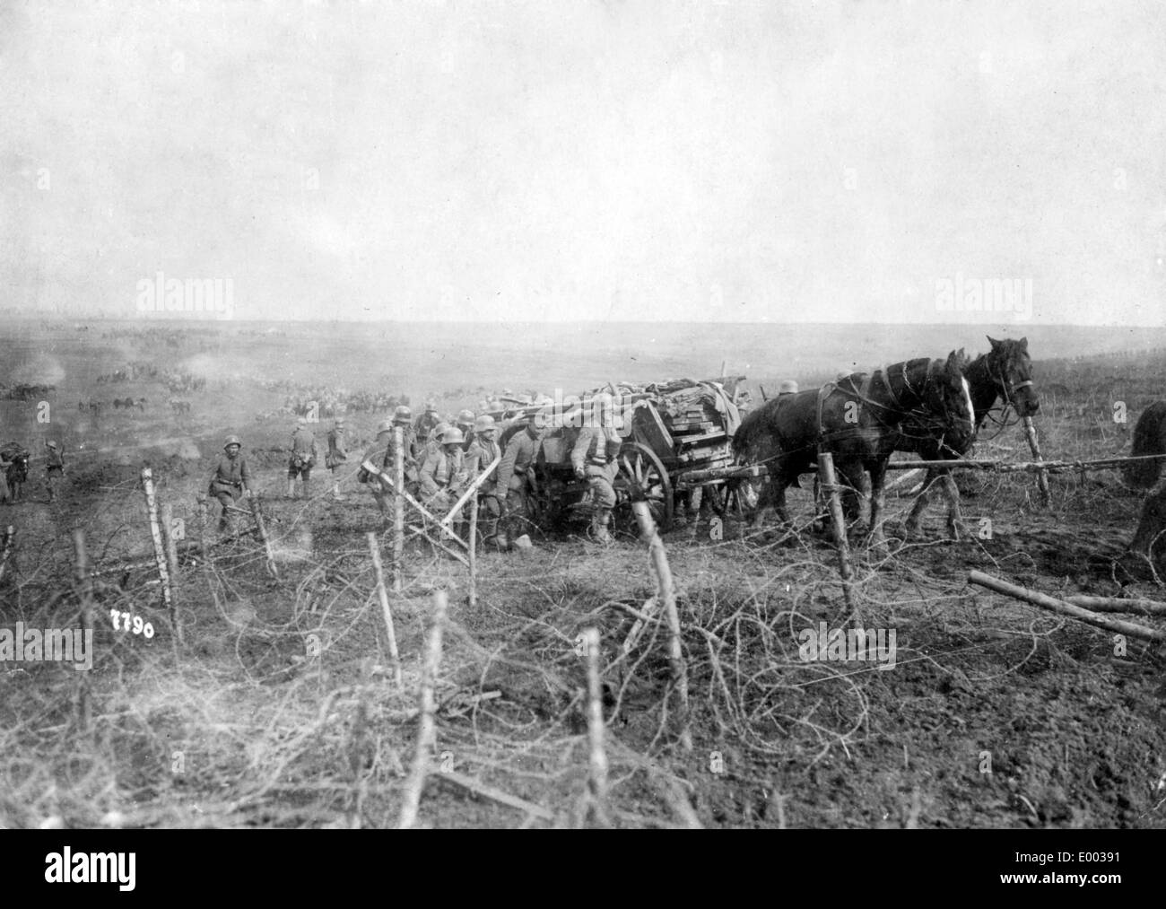 German troops advance at Verdun during the First World War Stock Photo ...