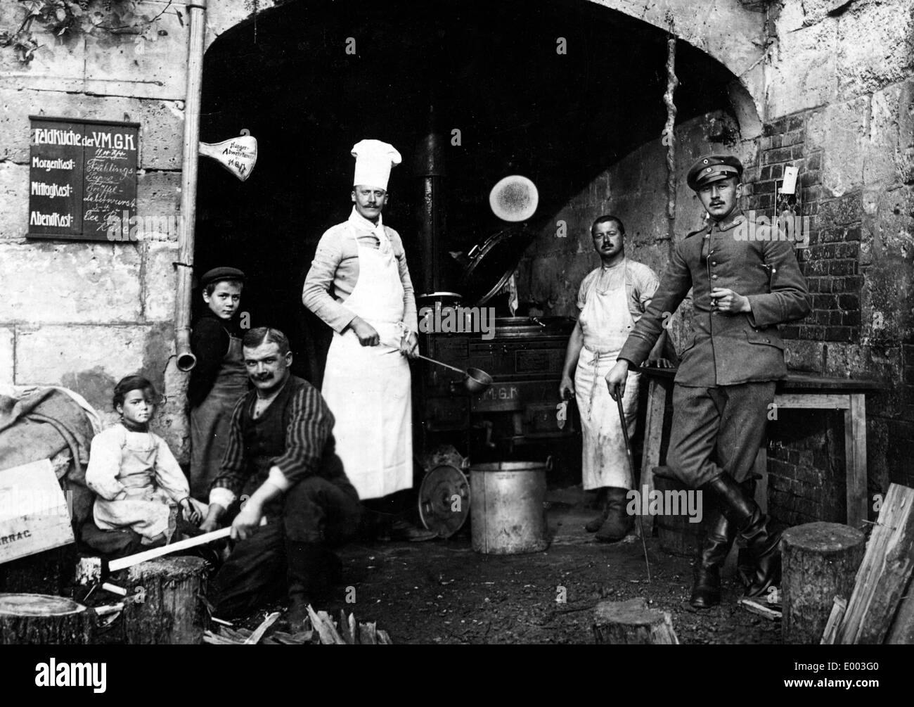 German field kitchen hi-res stock photography and images - Alamy