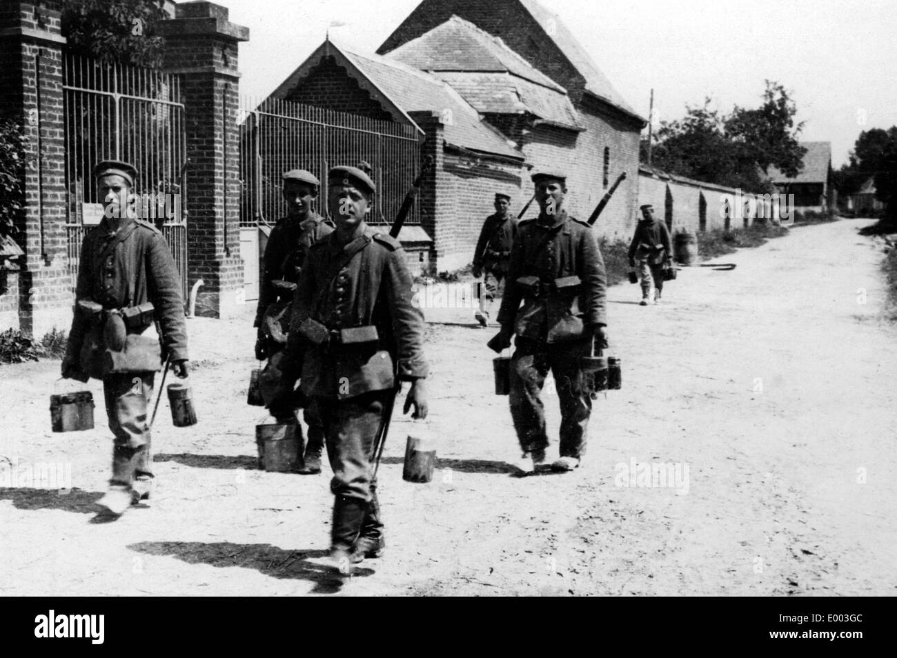 Ration carriers oin the way back to the trenches, 1916 Stock Photo - Alamy
