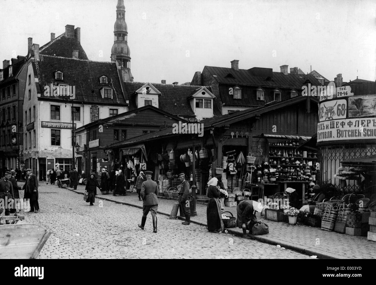 Civilian market hi-res stock photography and images - Alamy